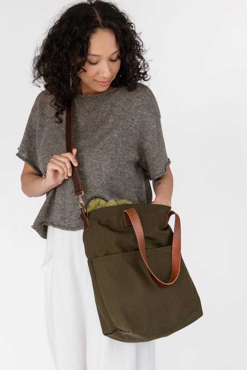 CANVAS CROSSBODY PROJECT TOTE | The Village Knittery